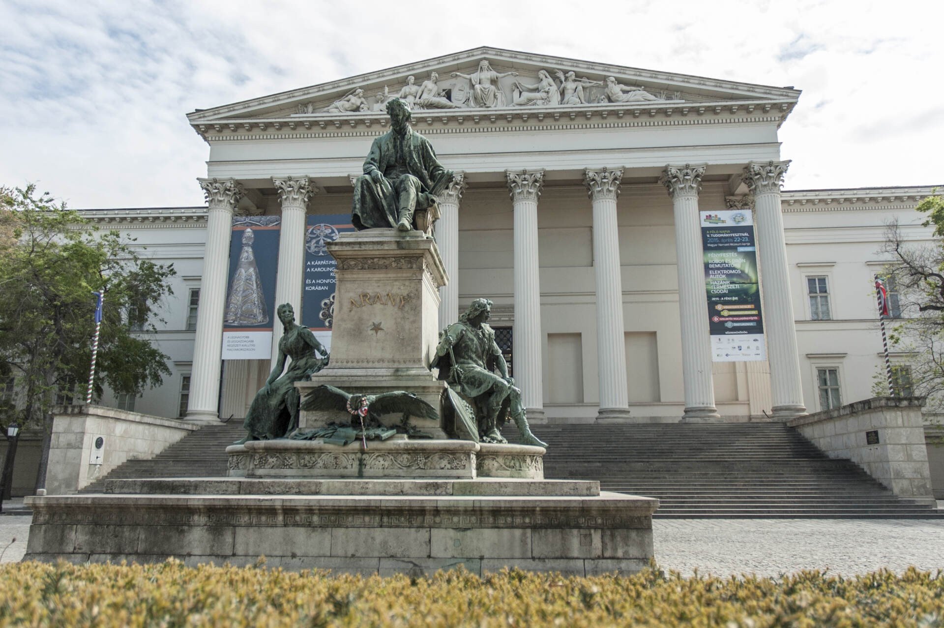 Hungarian National Museum - Museums in Buapest